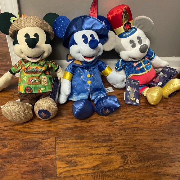 Disney | Toys | Disneys Main Street Attraction Mickey Mouse Plush Set ...